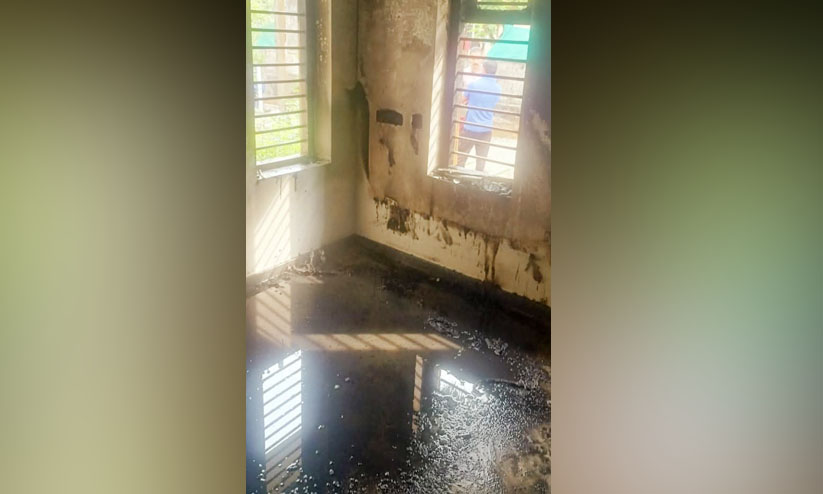 ചാർജ് ചെയ്യാൻ വെച്ച ടോർച്ച് പൊട്ടിത്തെറിച്ച് കിടപ്പ് മുറിക്ക് ...