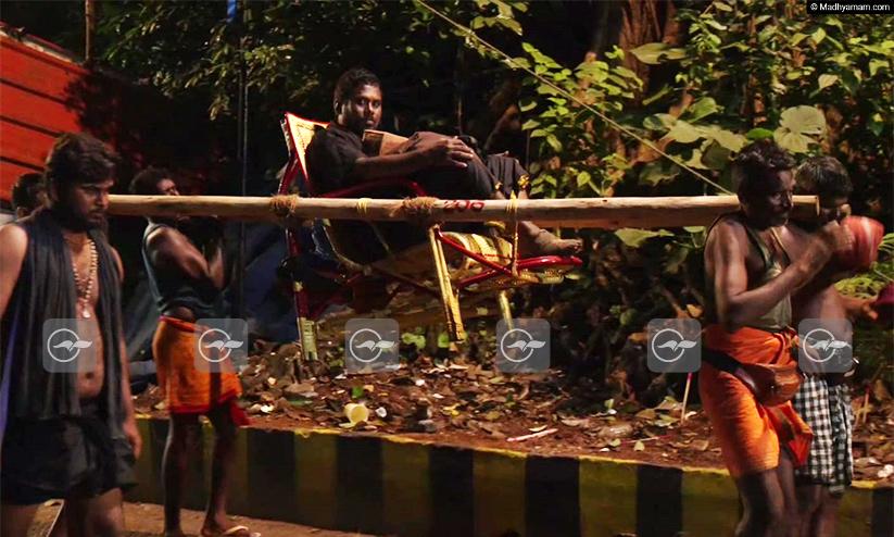 ഡോളിക്ക് അമിതകൂലി നൽകാത്ത ശബരിമല തീർഥാടകനെ ഇറക്കിവിട്ട നാലുപേർ അറസ്റ്റി ...