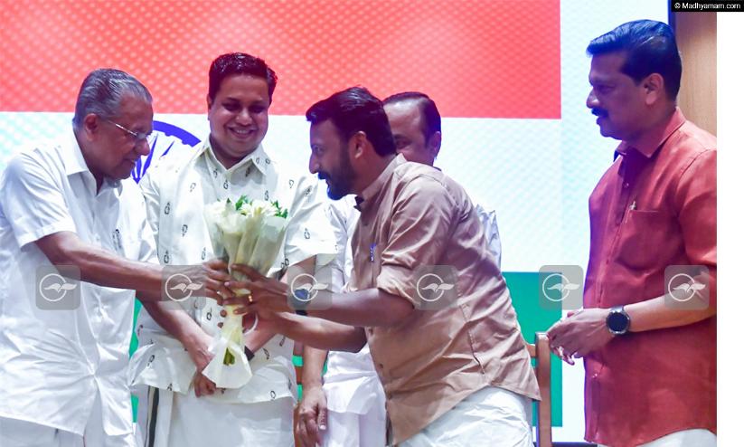 രാഹുൽ മാങ്കൂട്ടത്തിലും യു.ആർ. പ്രദീപും എം.എൽ.എമാരായി സത്യപ്രതിജ്ഞ ചെയ്തു | rahul mankoottathil ...