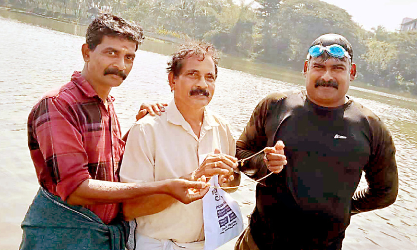 ഭാരതപ്പുഴയിൽ താലിമാല കാണാതായി; രണ്ടര മണിക്കൂർ മുങ്ങിത്തപ്പി കണ്ടെടുത്ത് ...