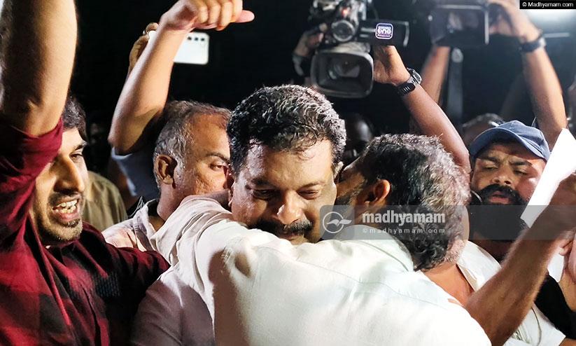 പി.വി. അൻവർ ജയിൽ മോചിതൻ; ‘യു.ഡി.എഫുമായി കൈകോർത്തുള്ള പോരാട്ടത്തിന് തയാ ...