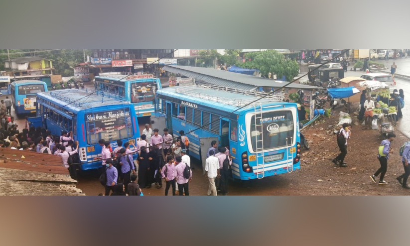 സ്ഥലസൗകര്യമില്ലാതെ വീർപ്പുമുട്ടി കുമ്പള | old bus stand demolished, the ...