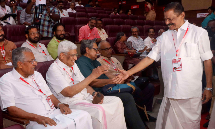 സം സ്ഥാ ന സ മ്മേ ള ന ത്തി ൽ ചി ല മു ഖ ങ്ങ ളില്ല; മാറിനിന്നതോ മാറ്റിനി ...