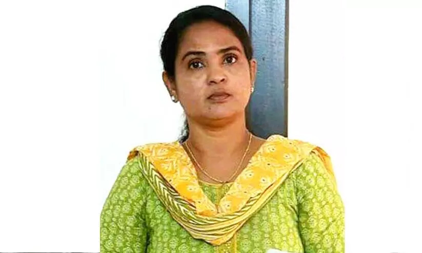 വ്യാജ മയക്കുമരുന്ന് കേസ്: ഷീല സണ്ണിയുടെ മൊഴിയെടുത്തു; പ്രതി ഒളിവി ...