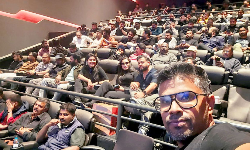 'എമ്പുരാൻ' ഫാൻസ്‌ ഷോ സംഘടിപ്പിച്ചു | 'Empuran' fan show organized ...