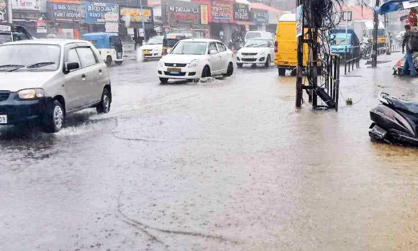 അധികൃതർ അറിയുന്നുണ്ടോ ഈ ദുരിതം?; അശാസ്ത്രീയ നിർമാണം മൂലം വെള്ളക്കെട്ടി ...