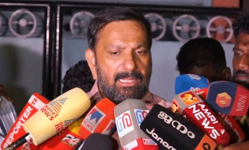 ‘ഷാജന്‍ സ്‌കറിയയെ ഷര്‍ട്ട് ധരിക്കാന്‍ അനുവദിച്ചില്ല’; മാനദണ്ഡങ്ങ ...