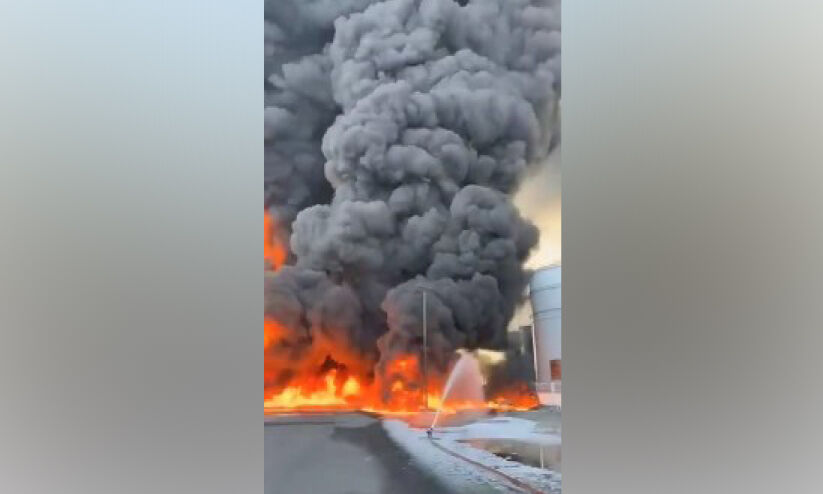 അ ൽ ഹം രി യ തു റ മു ഖ ത്ത് വെ യ ർ ഹൗ സി ൽ തീ പി ടി ത്തം | Fire breaks ...