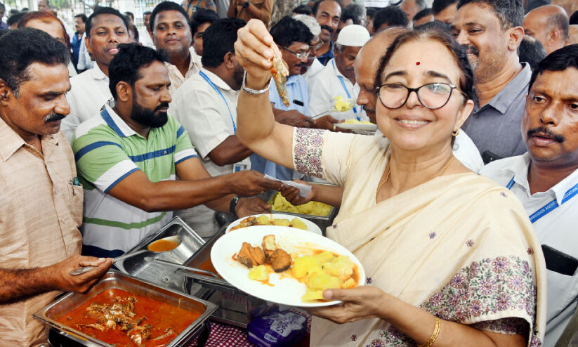 പൊളിയാണ് കപ്പയും മീനും... | Kerala Fish Merchants Association hosts ...