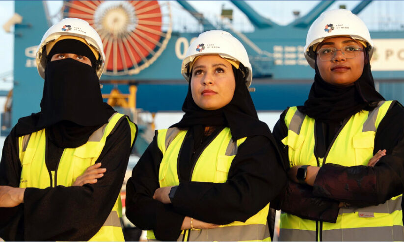 നി യോം തു റ മു ഖ ത്ത് ക്രെ യി ൻ ഓ പ റേ റ്റ ർ മാ രാ യി സൗ ദി യു വ തി ക ...