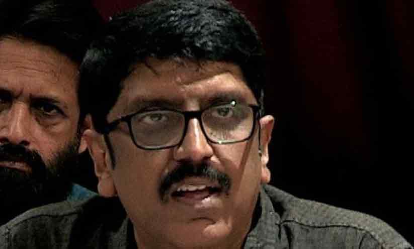 ഗൈഡ് ലൈനിൽ ഞങ്ങൾക്ക് ഉപയോഗിക്കാനുള്ള പേരുകൾ അവർ അടിച്ചുതരട്ടെ;സുരേഷ് ...