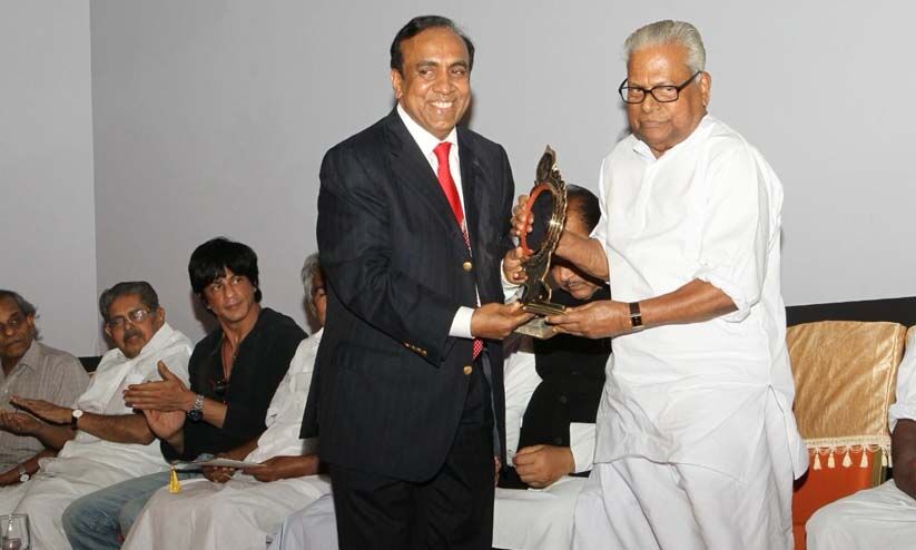 വി.എസ് എ ന്നും അ ധ്വാ നി ക്കു ന്ന ജ ന വി ഭാ ഗ ങ്ങ ൾക്കൊപ്പം ജീവിച്ച ...