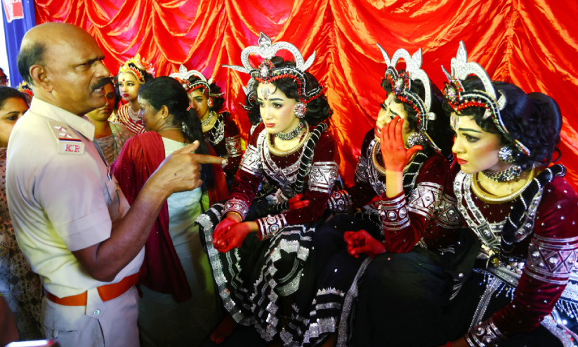 ജില്ല സ്കൂൾ കലോത്സവം; സംഘനൃത്തം ‘സംഘർഷ’നൃത്തമായി, കുച്ചിപ്പുടി വേദിയി ...