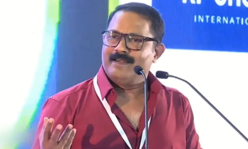 'എ.കെ ബാലൻ മാറാട് ഓർമിപ്പിക്കുന്നത് ബേപ്പൂരിൽ മുഖ്യമന്ത്രിയുടെ മരുമോന് ...